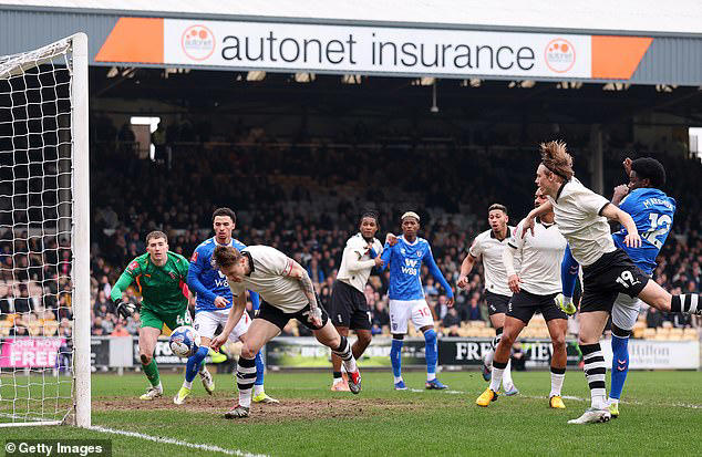 Port Vale 1-0 Sunderland: Newcastle fan Ben Waine stuns Black Cats in ...