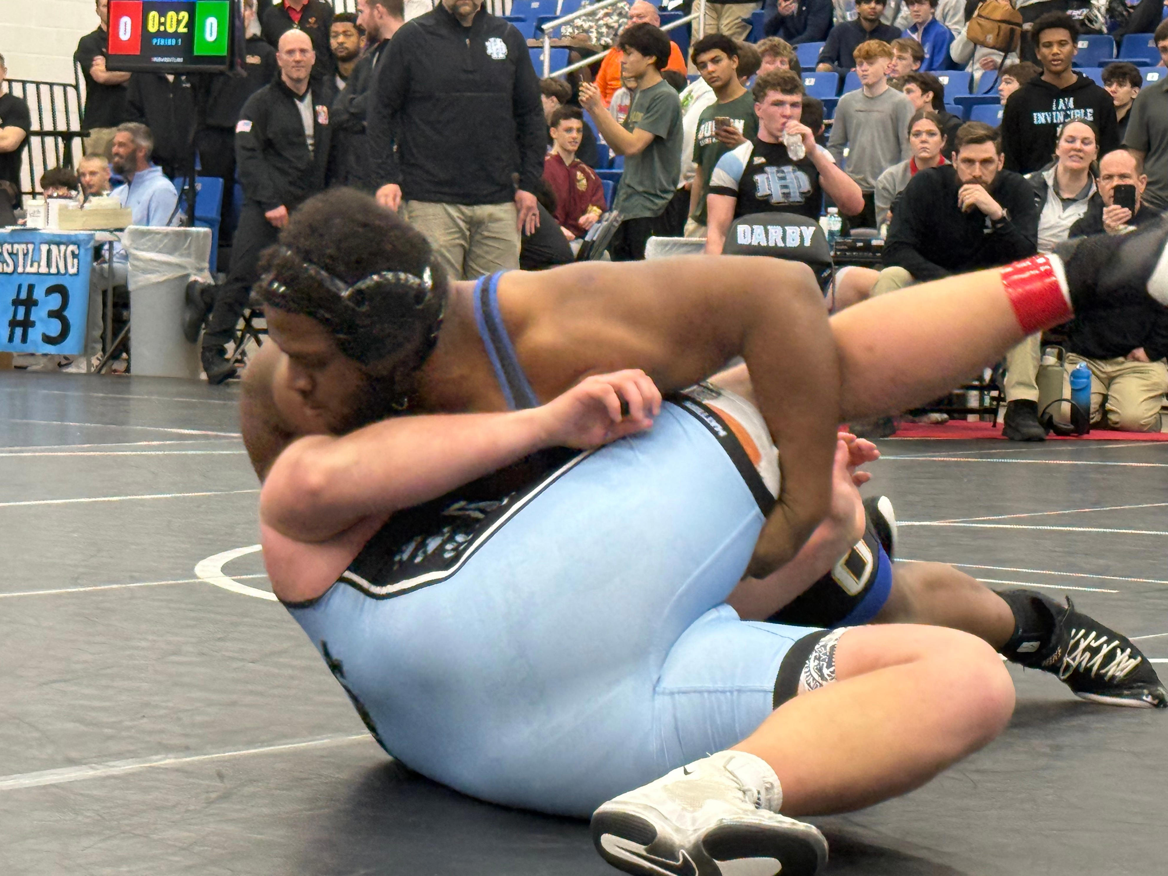 Which central Ohio boys wrestlers advanced to OHSAA state tournament?