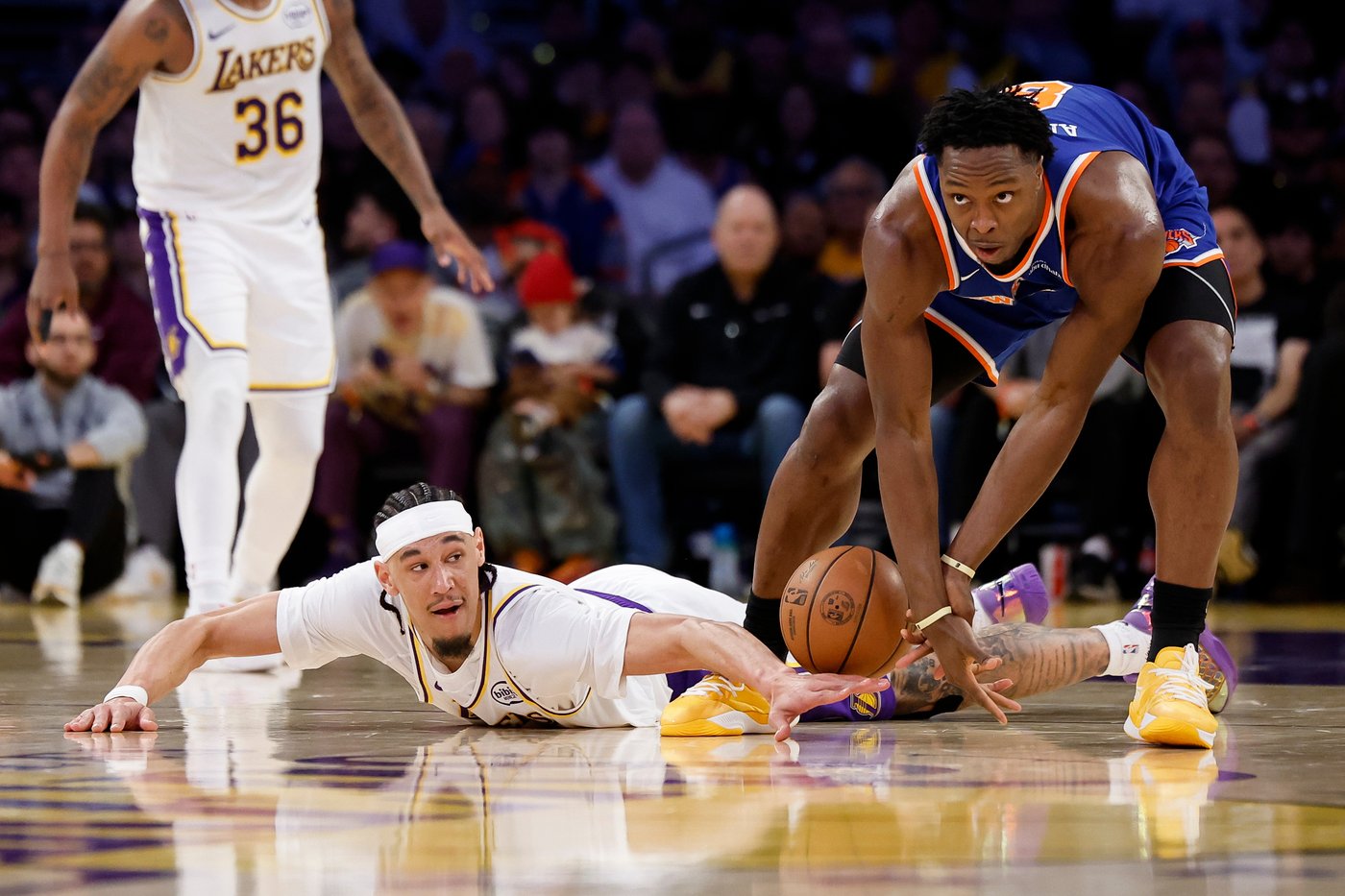 Luka Doncic scores 35, Lakers hold off cold-shooting Knicks 110-97 in ...