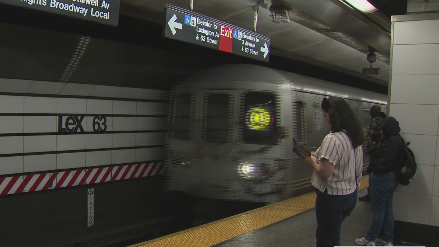 2 men hospitalized after being pushed onto NYC subway tracks: NYPD
