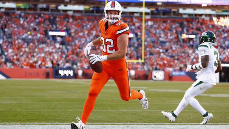 Broncos agree to contract with former Saints starting playmaker