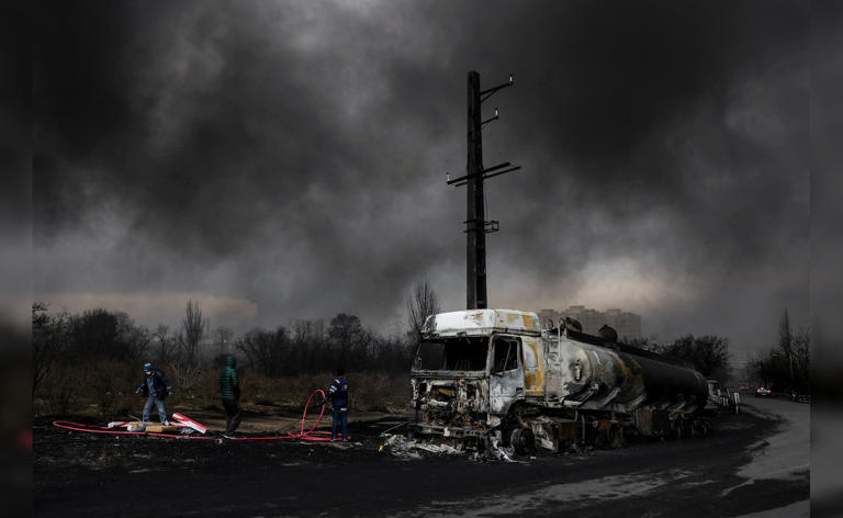 Acid rain fears in Tehran as Israeli strikes on oil depots send toxic ...