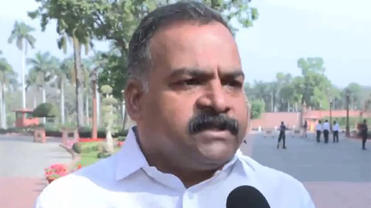 Congress accuses LS speaker of bias, plans no-confidence motion
