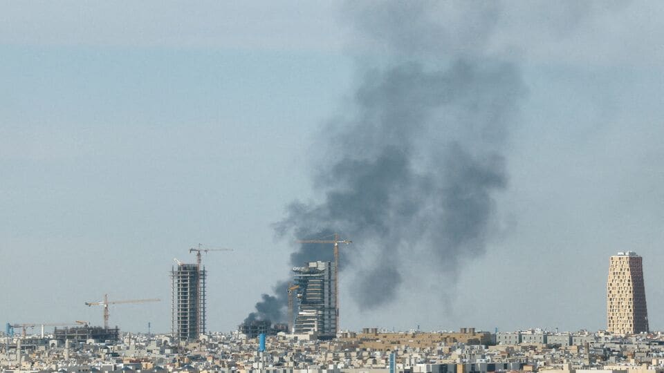 US orders non-essential GOVT employees, families to leave Saudi Arabia ...