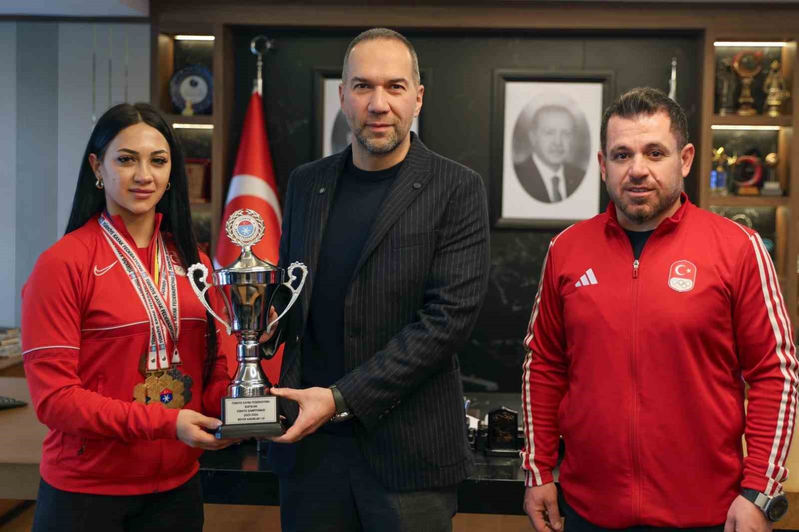 Niğdeli sporcu Ebru Tuncer’den çifte gurur