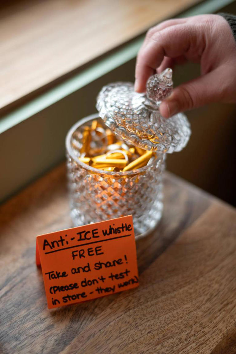 Business owners draw heat for resisting ICE