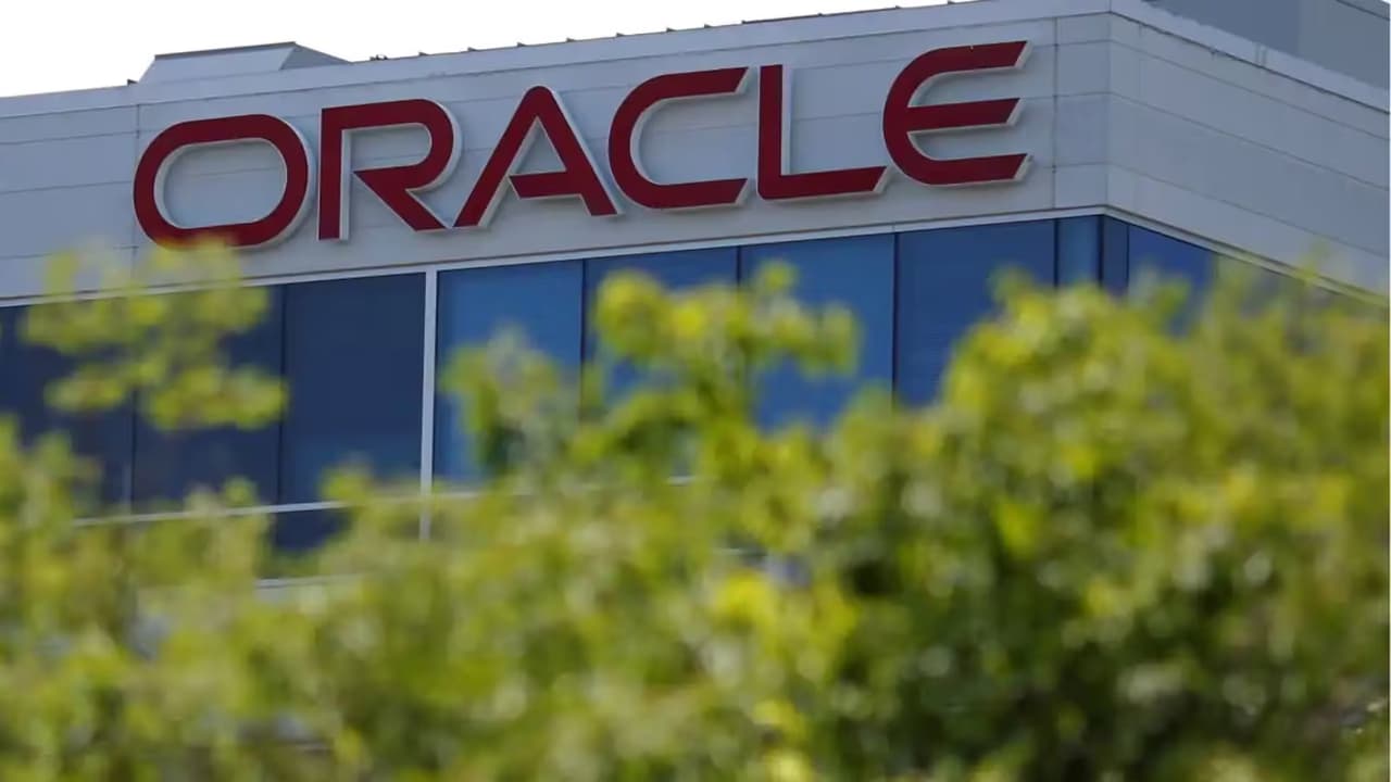Oracle planning to cut thousands of jobs while expanding AI and cloud ...