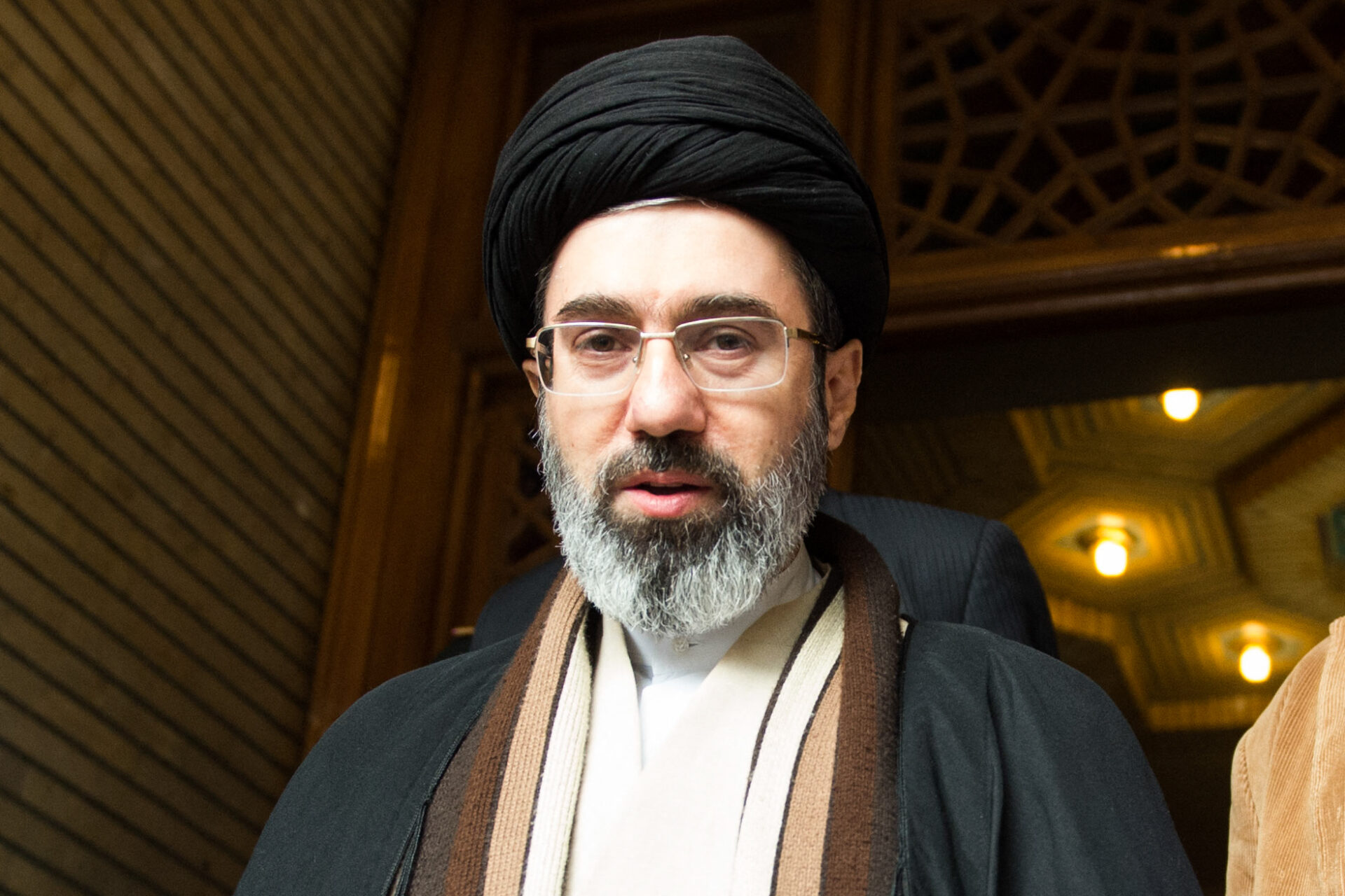 La nuova guida suprema dell'Iran si esprime contro le basi statunitensi ...