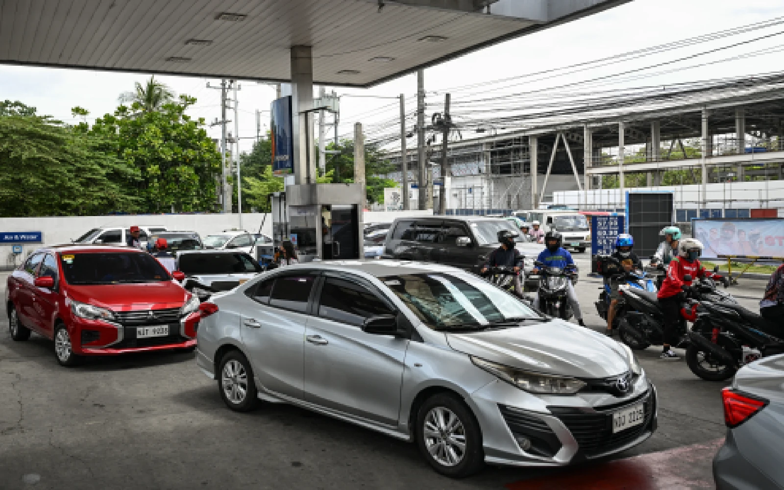 Philippines works with US to secure oil from sanctioned countries