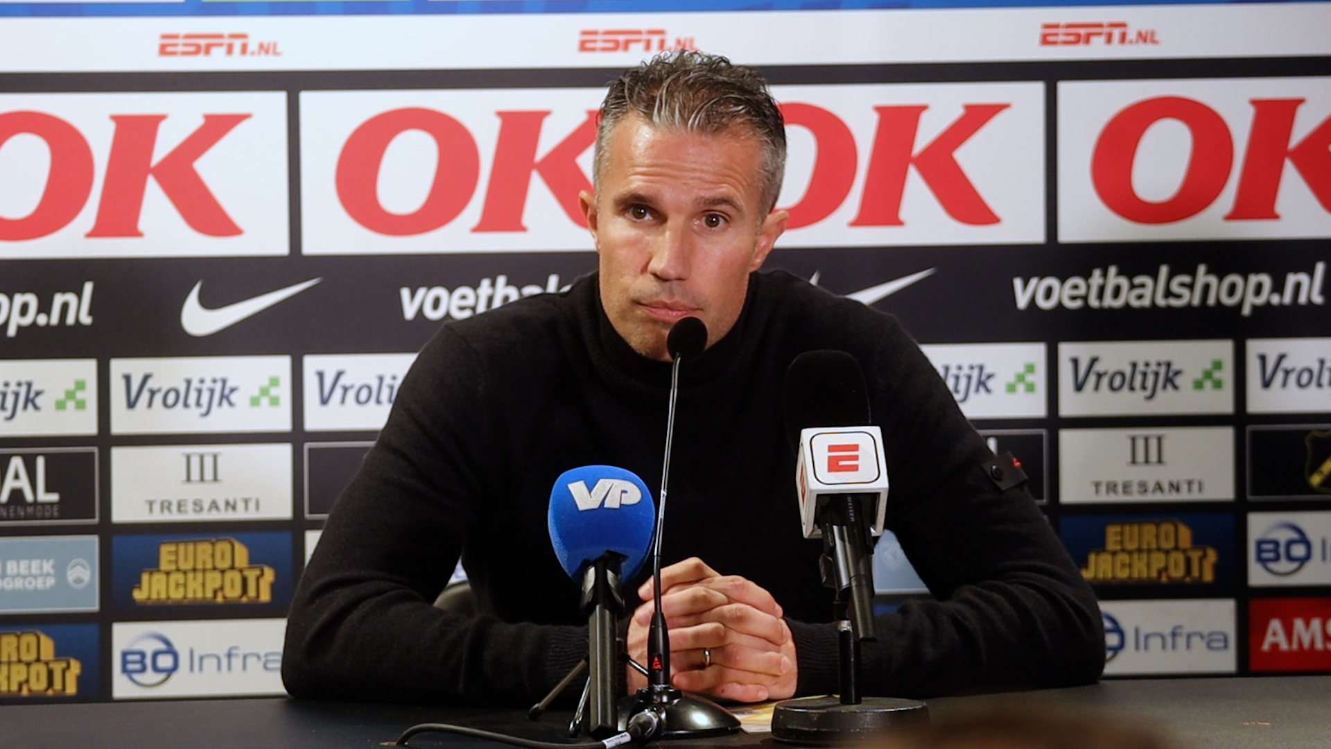 Van Persie voelt zich niet 'in de steek gelaten': 'Genoeg gedaan om te ...
