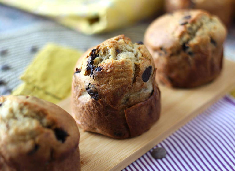 Extra gierige Muffins mit Banane und Schokoladenstückchen