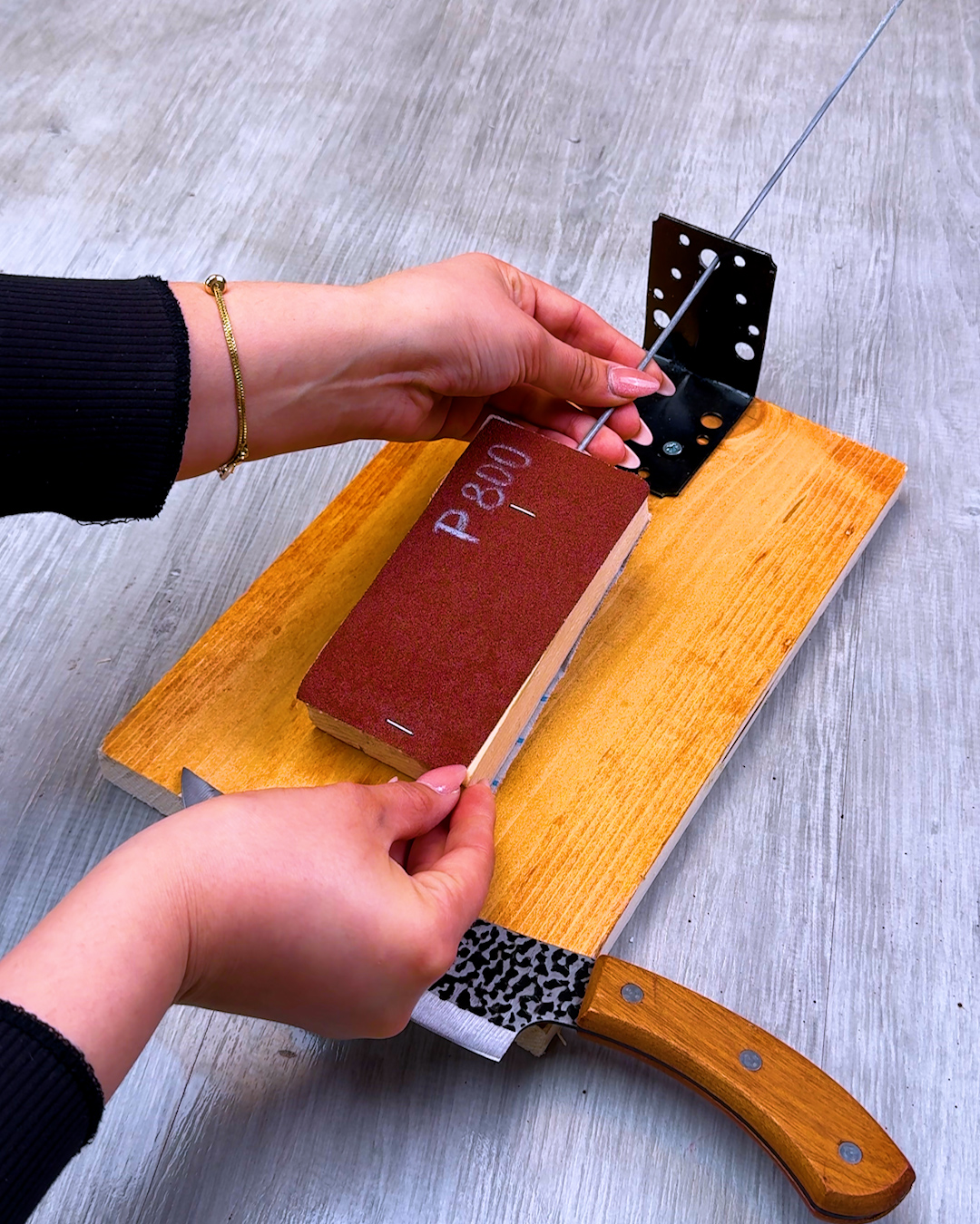 Ingenious method to sharpen knives razor sharp🔪