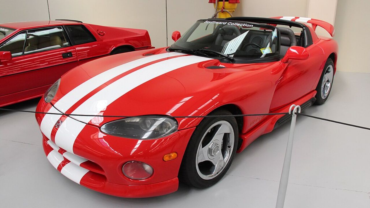 8 old-school V8 cars that still feel dangerous in the best way