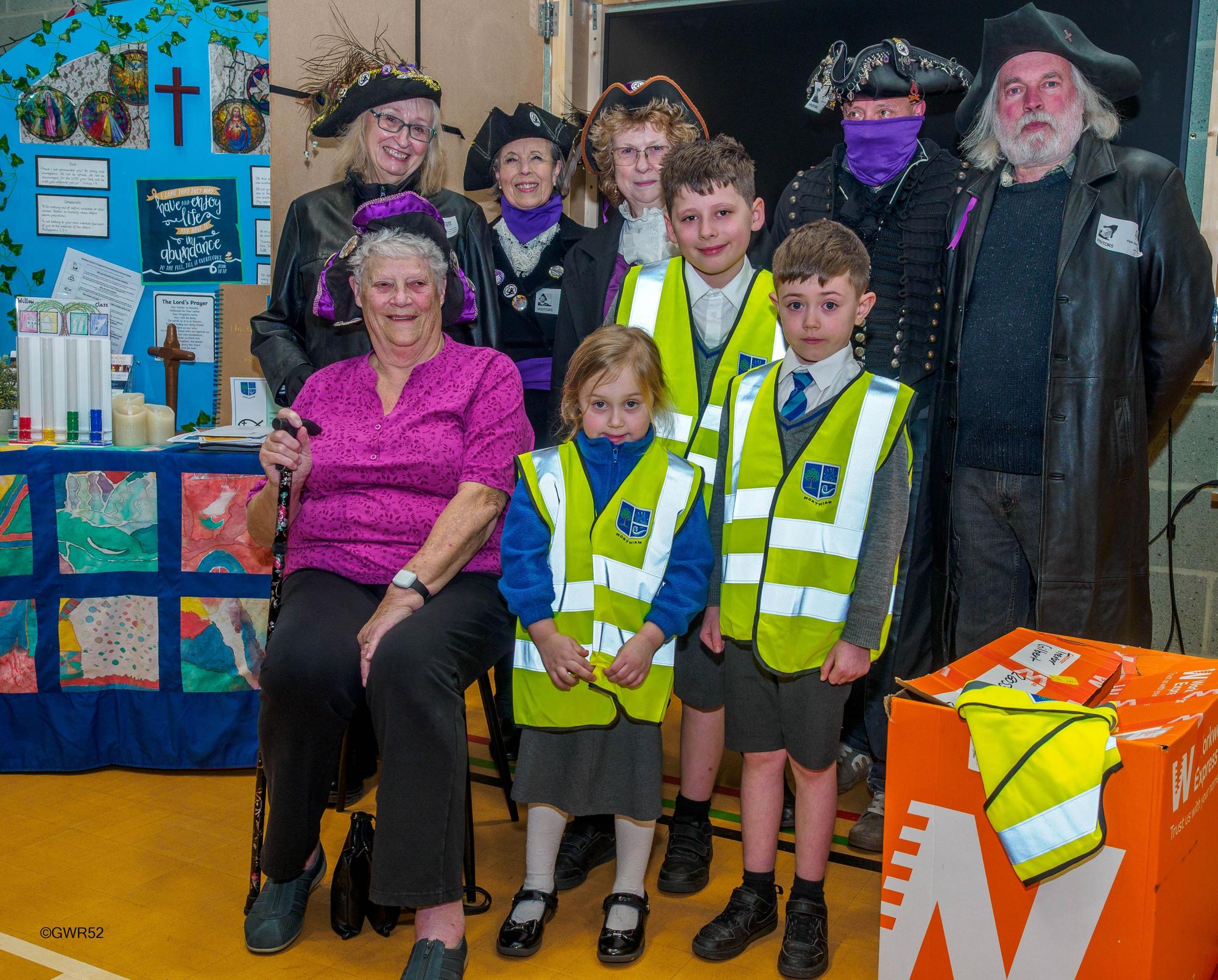 Northiam Bonfire Society donates hi-vis jackets to local primary school