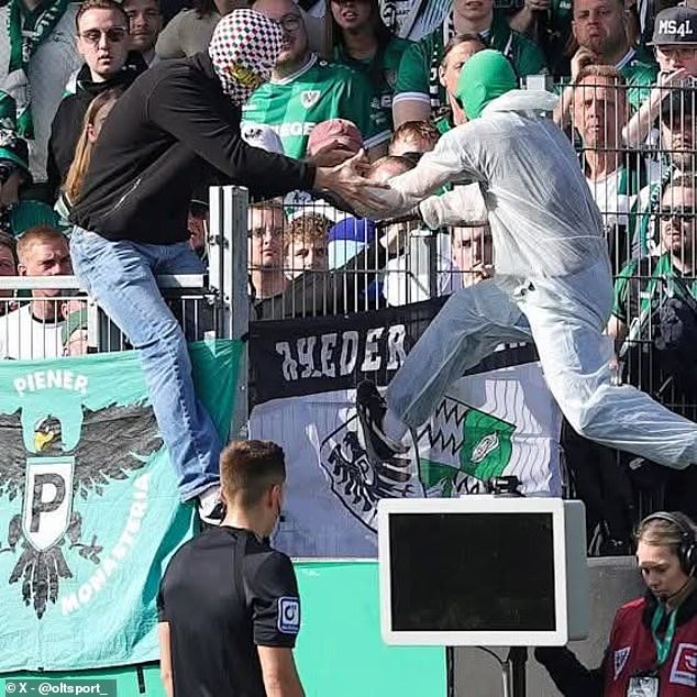 That's one way to solve the VAR issue! Remarkable moment masked ...