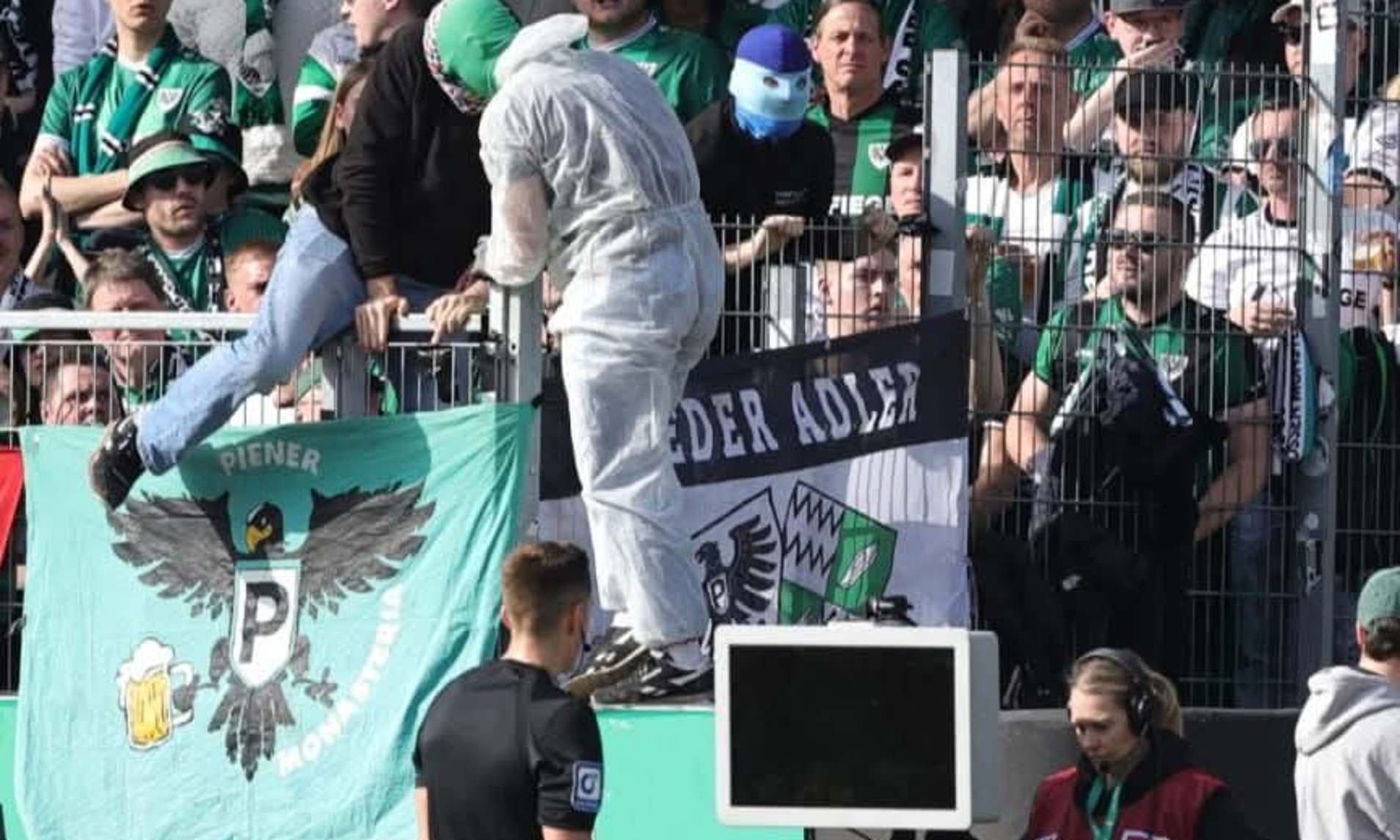 That's one way to solve the VAR issue! Remarkable moment masked ...