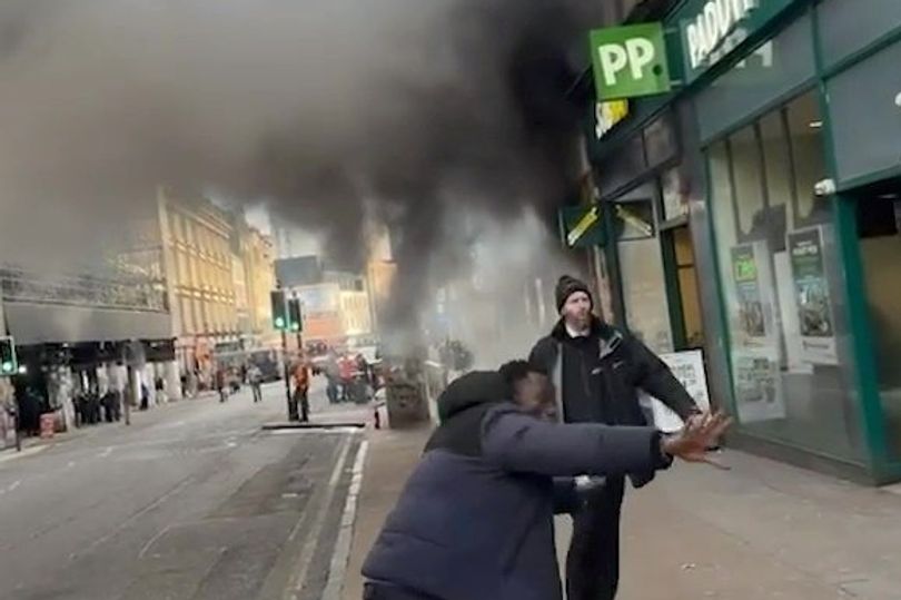 Moment Glasgow heroes run into burning vape shop in attempt to ...