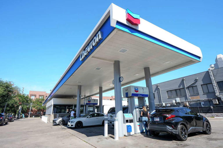 Why are gas prices going up? Houston expert predicts how high they ...