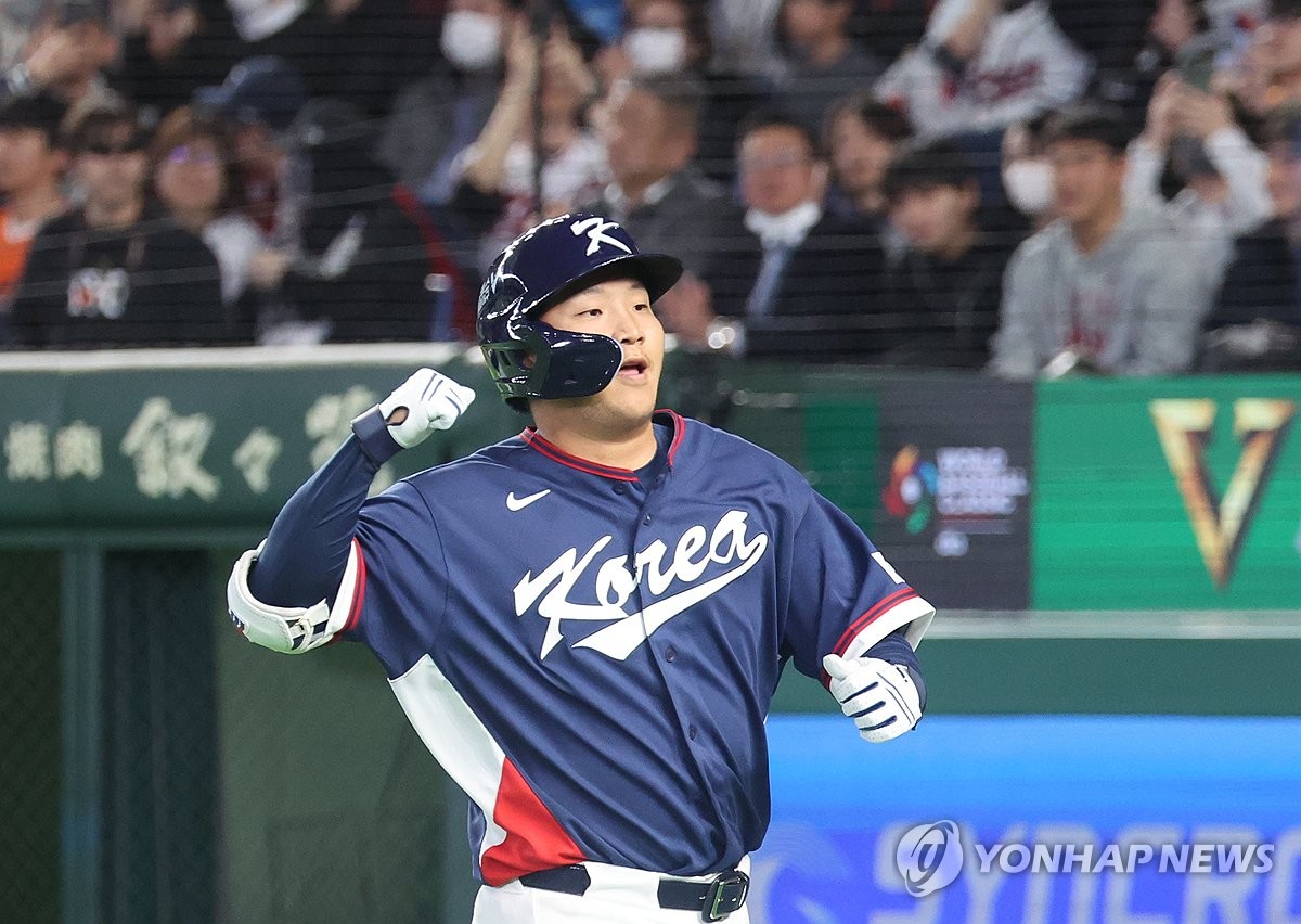 (LEAD) (WBC) Bats wake up just in time for S Korea
