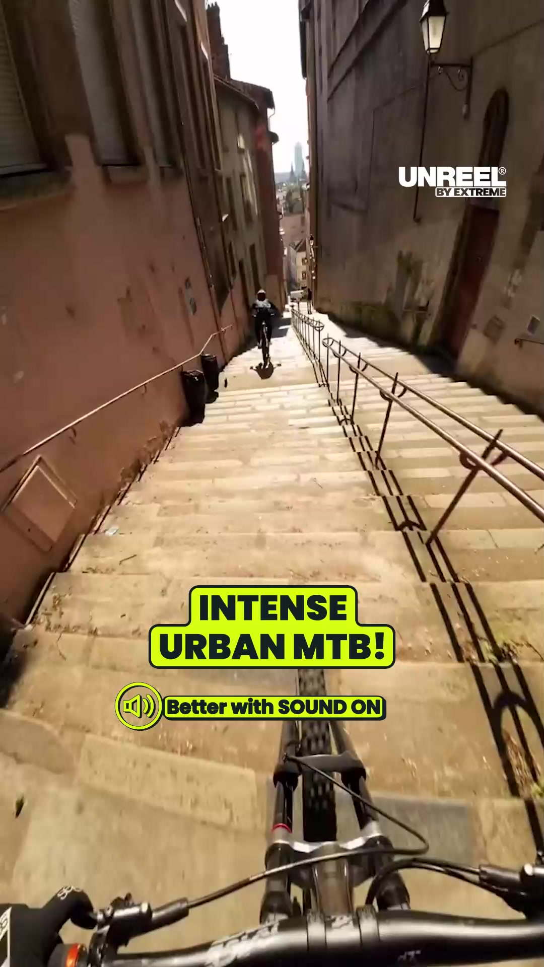 Graffiti Alley rush: Conquer urban downhill with heart-pounding adventures!