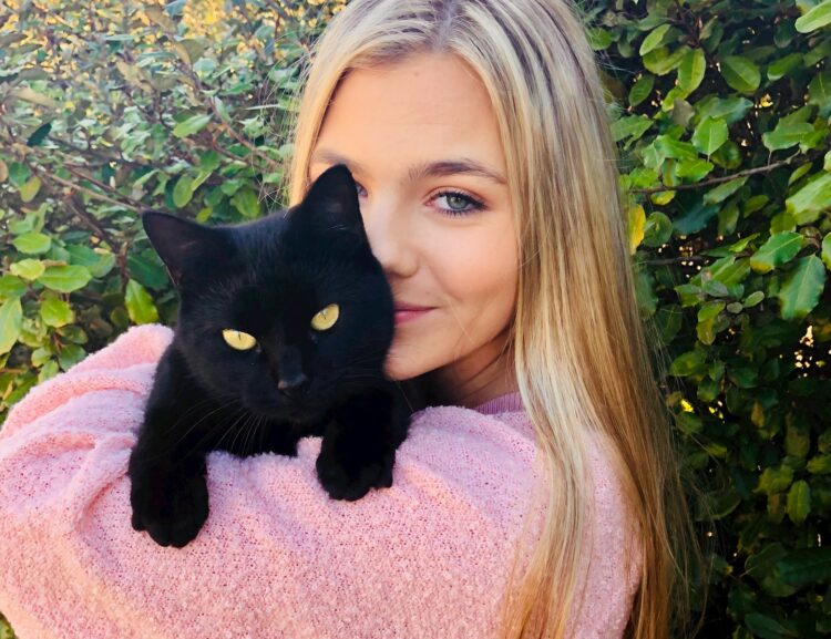 15 signs your cat loves you