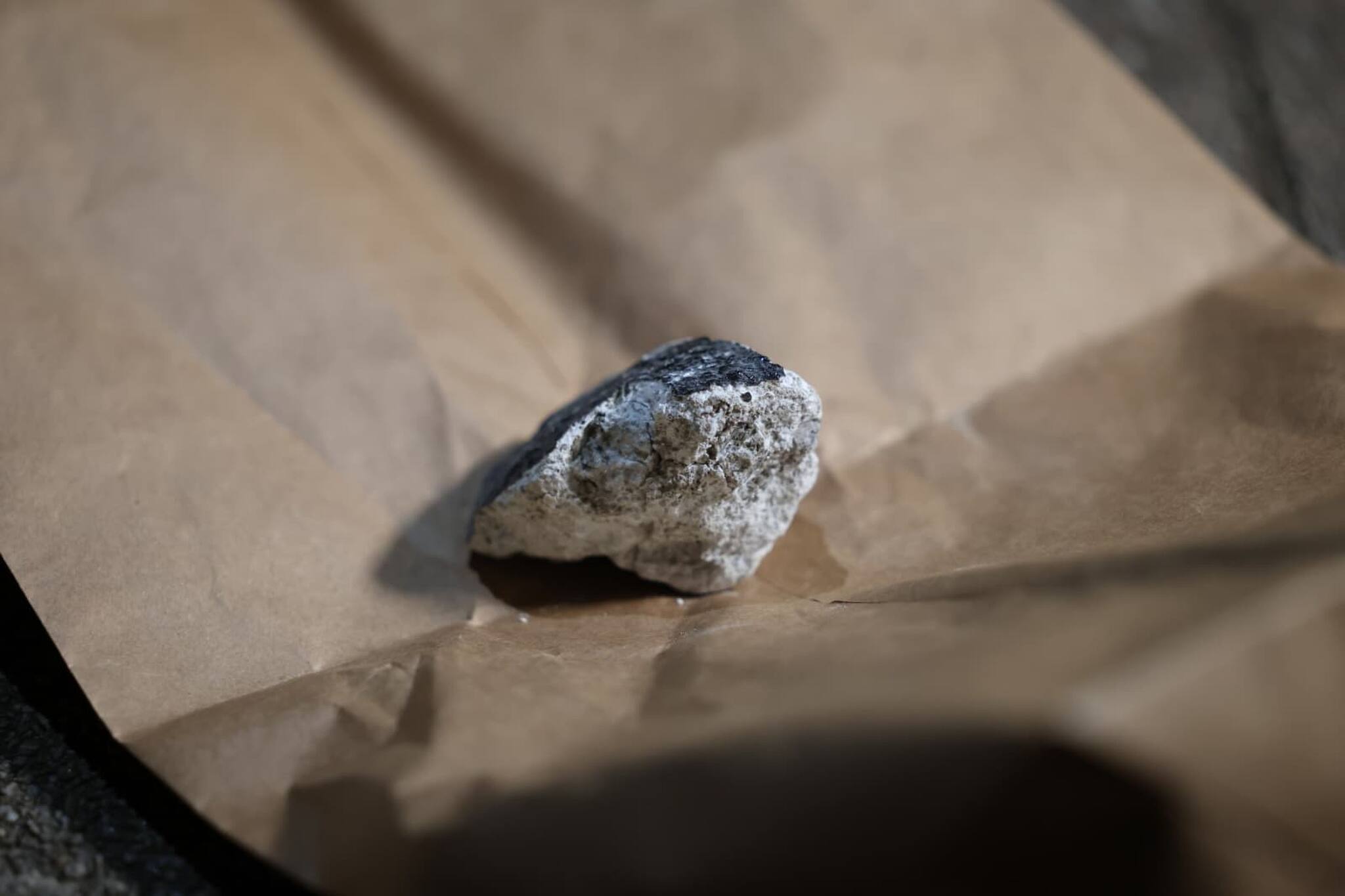 Meteorit kracht in Haus: Wie kam es dazu – und wer zahlt den Schaden?