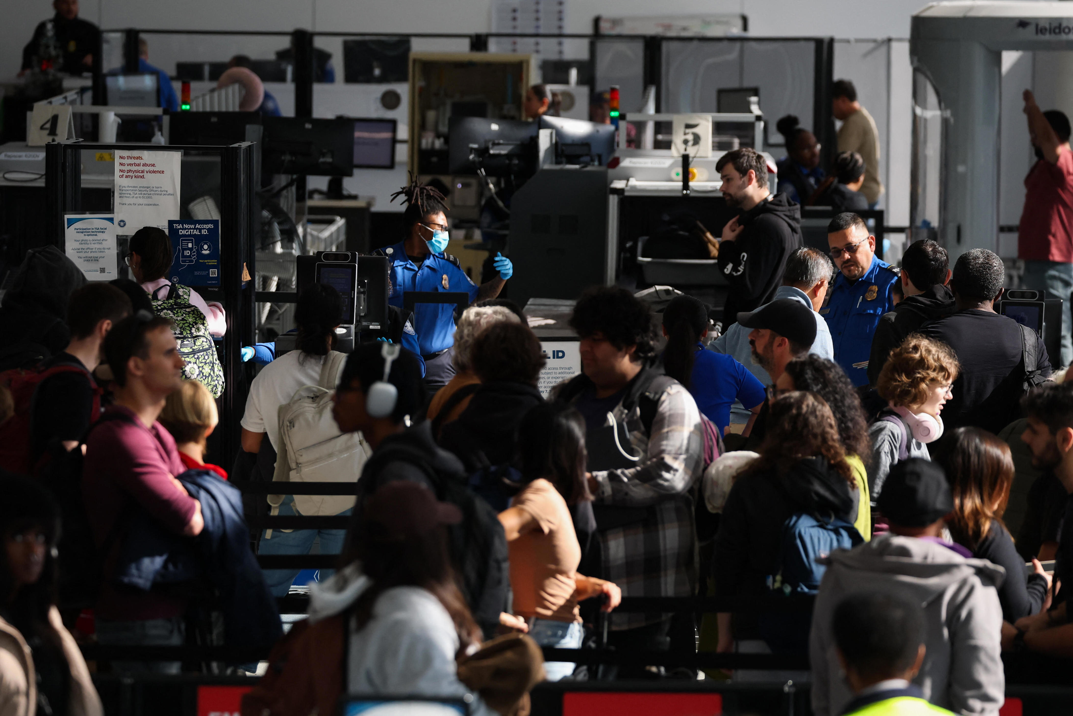 TSA staffing shortage leads to long security lines as spring break begins
