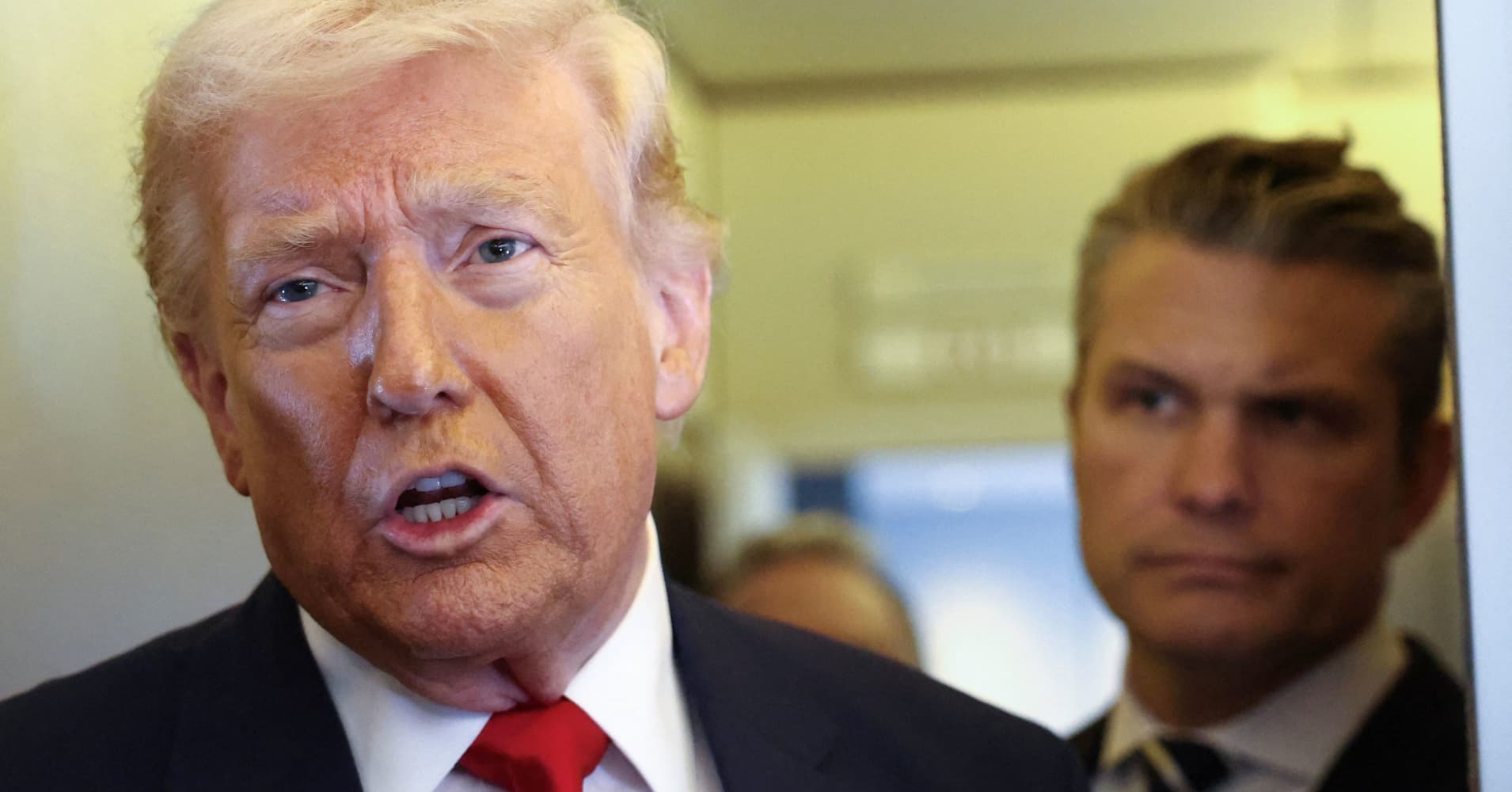 Trump touted Palantir on Truth Social after buying the company's stock ...