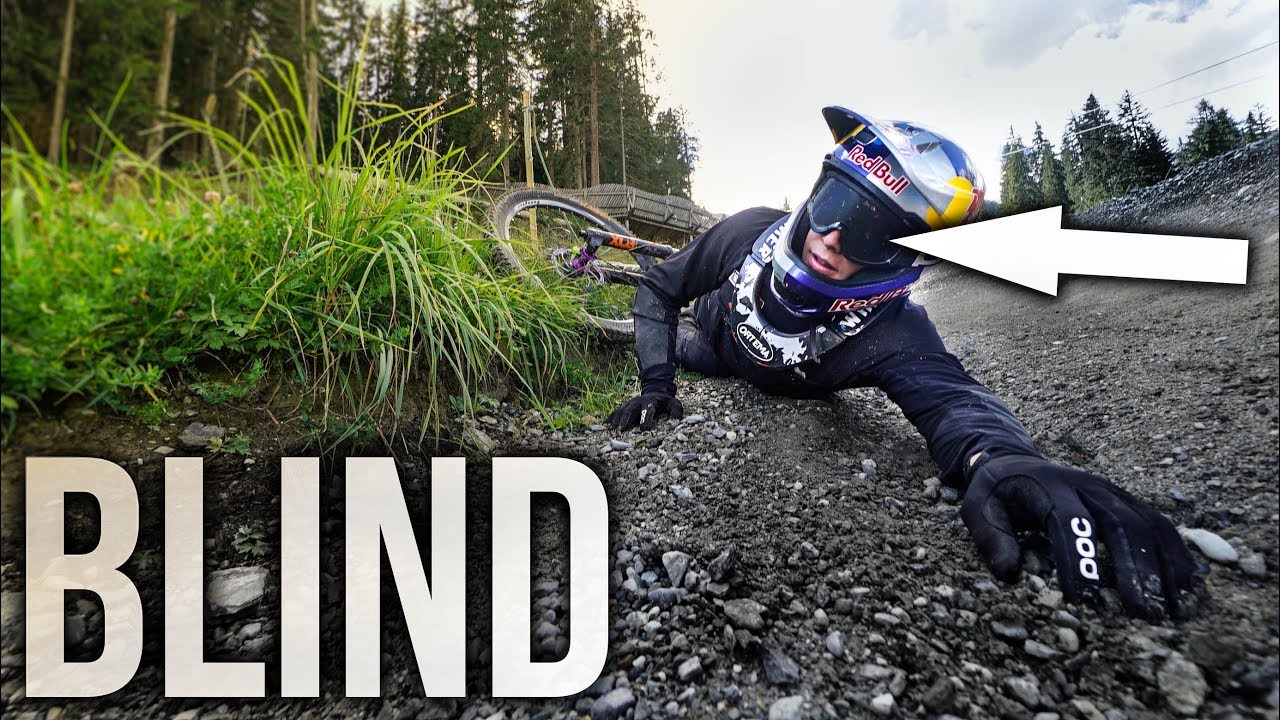 Blind auf dem Bike bergab – die verrückteste Downhill-Challenge