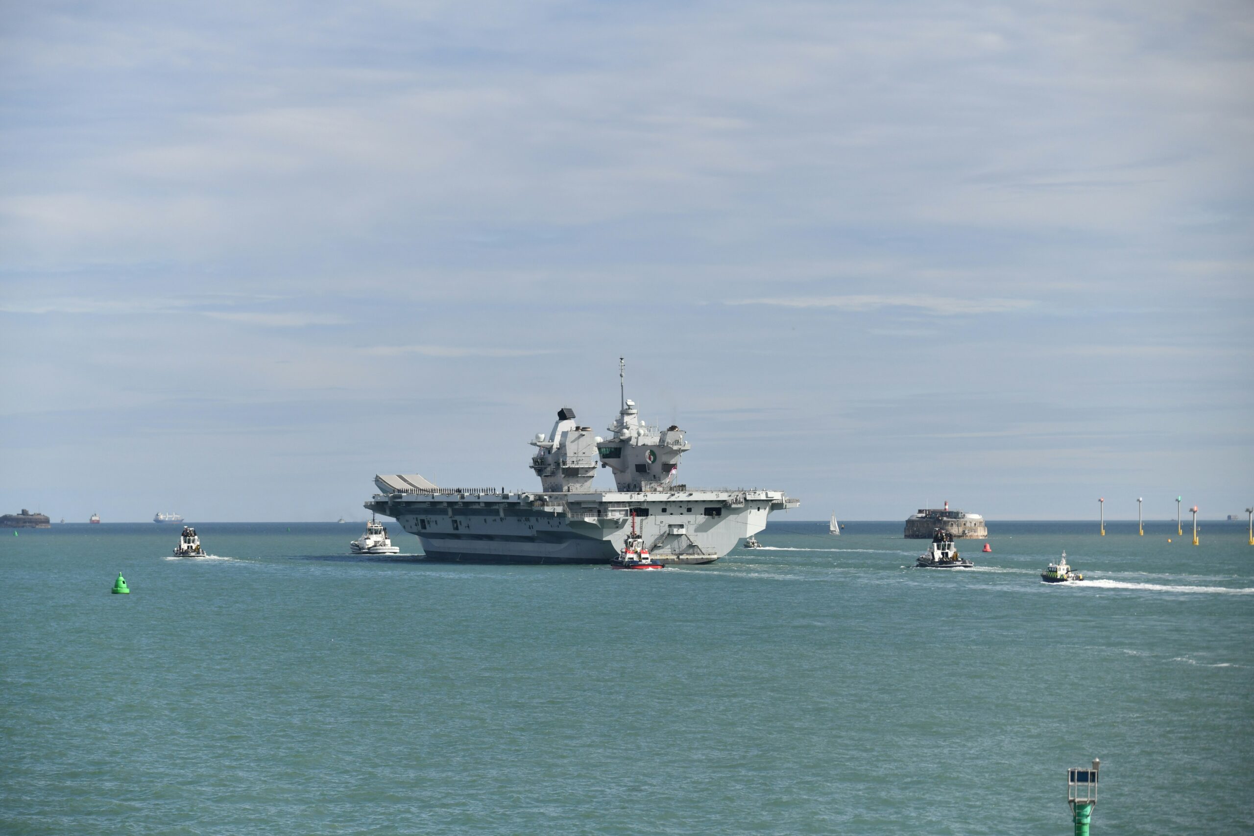 14 photos showing life on a modern Navy destroyer