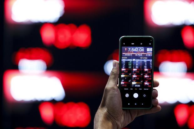 IHSG turun ke level 6.971, saham BBRI, BMRI hingga CDIA diborong investor