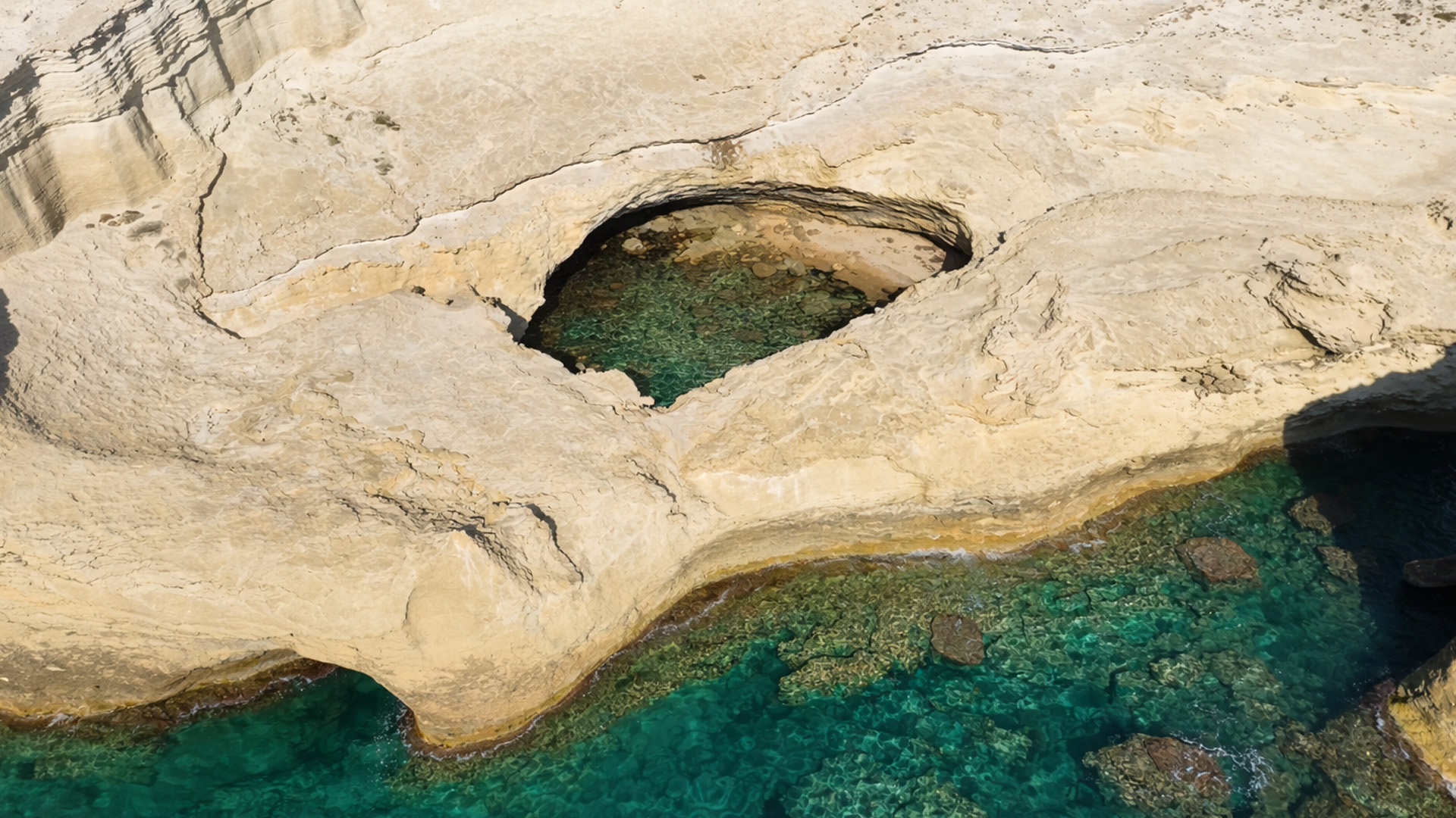 Você teria coragem de nadar nesta piscina natural?