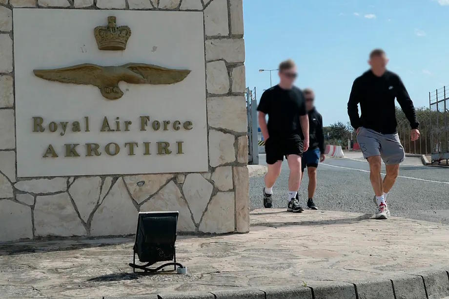Waiting for the frigate Cristóbal Colón in Akrotiri, the proud Cypriot ...