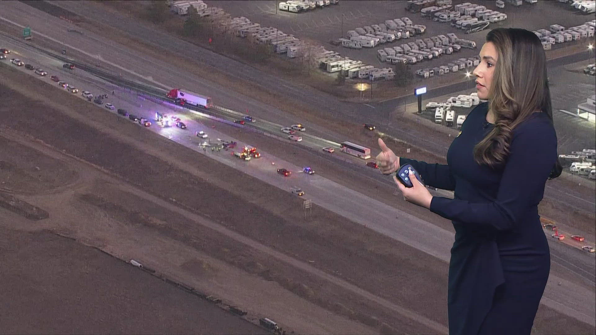 Rollover crash closes southbound I-25