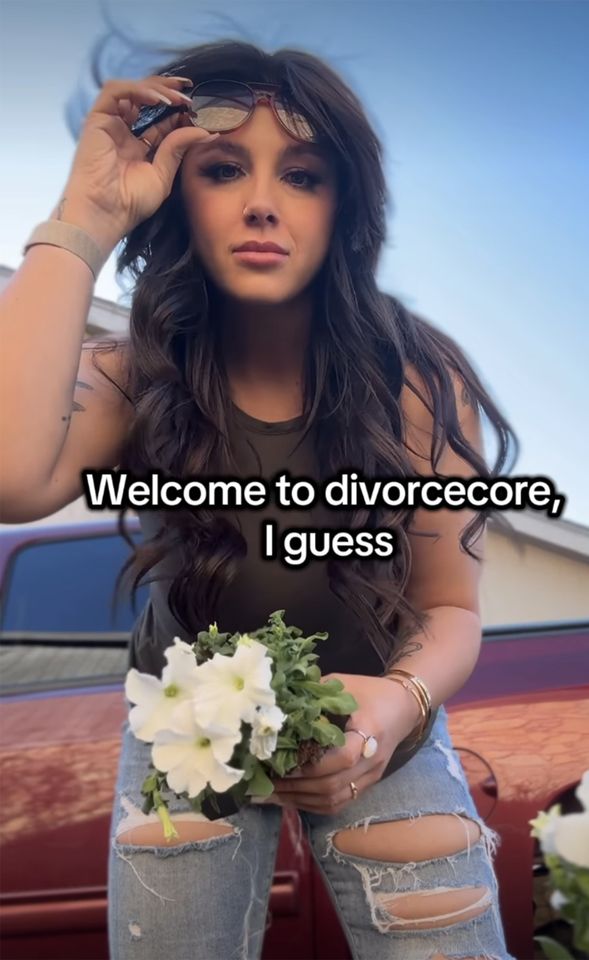 Influencer Sara Buckley of NotTheWorstMom announces divorce from ...