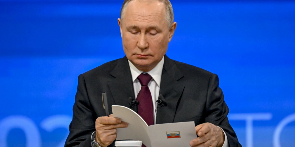 Putin 'spends £1bn' on secret compound defences