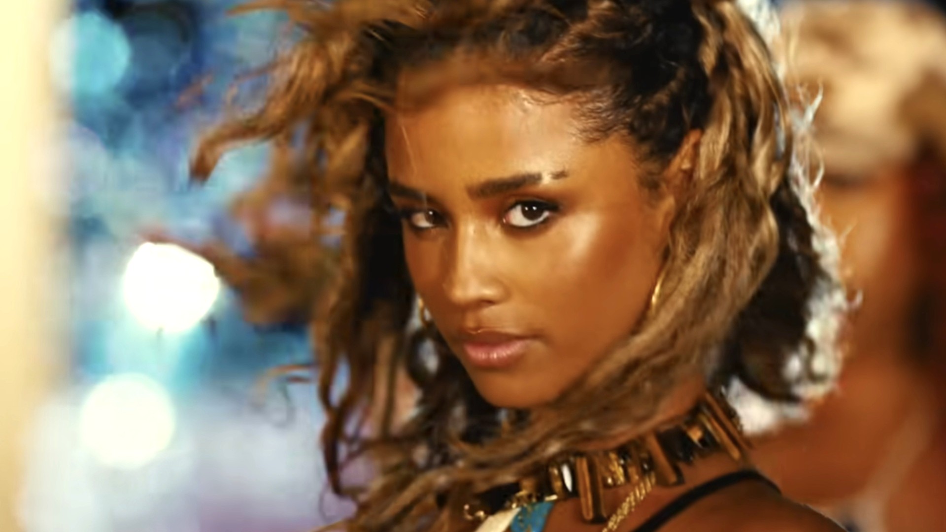 Wearing a corset dress, this South African singer reinterprets an ...