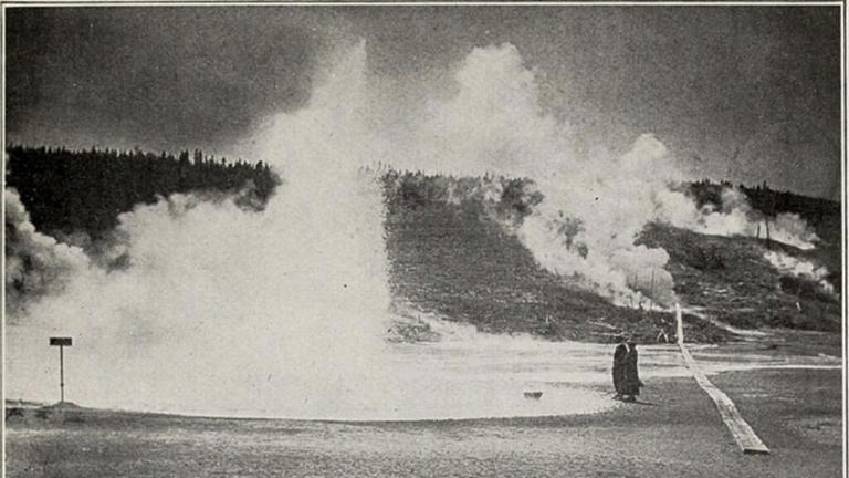 Yellowstone's largest acidic geyser wakes up after six years, blasting ...