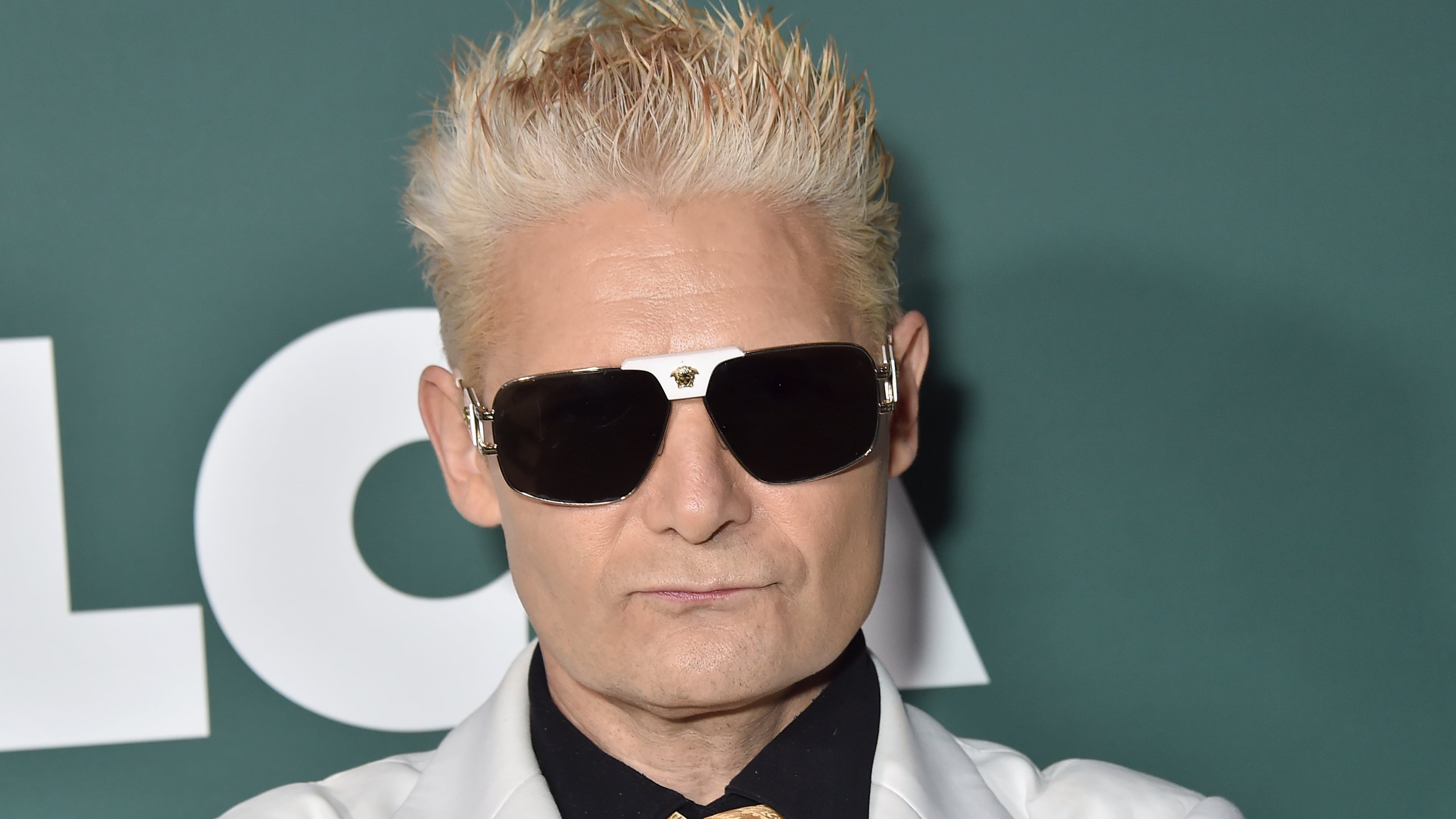 '80s star rushed to hospital after mid-flight medical emergency