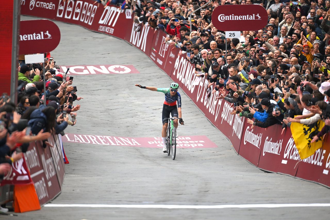 'It's really extraordinary' – Young French phenom's Strade Bianche ...