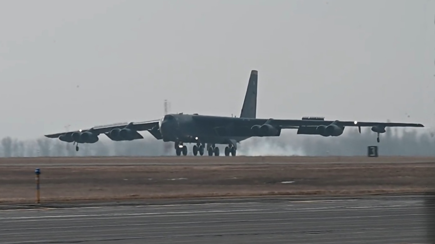 B-52H bombers join B-1Bs deployed to RAF Fairford