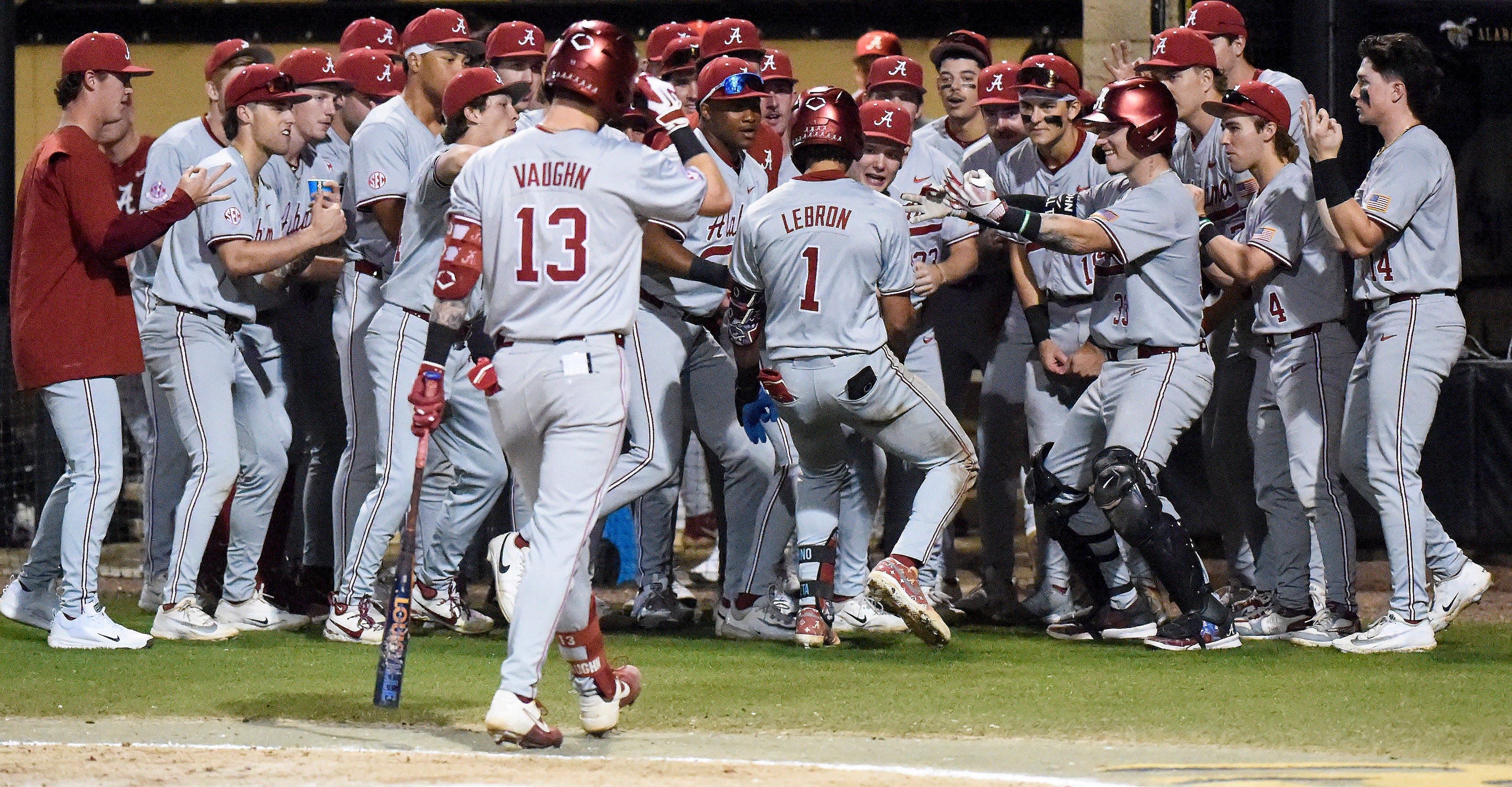 Where to watch Alabama baseball vs Texas today: CWS time, TV info