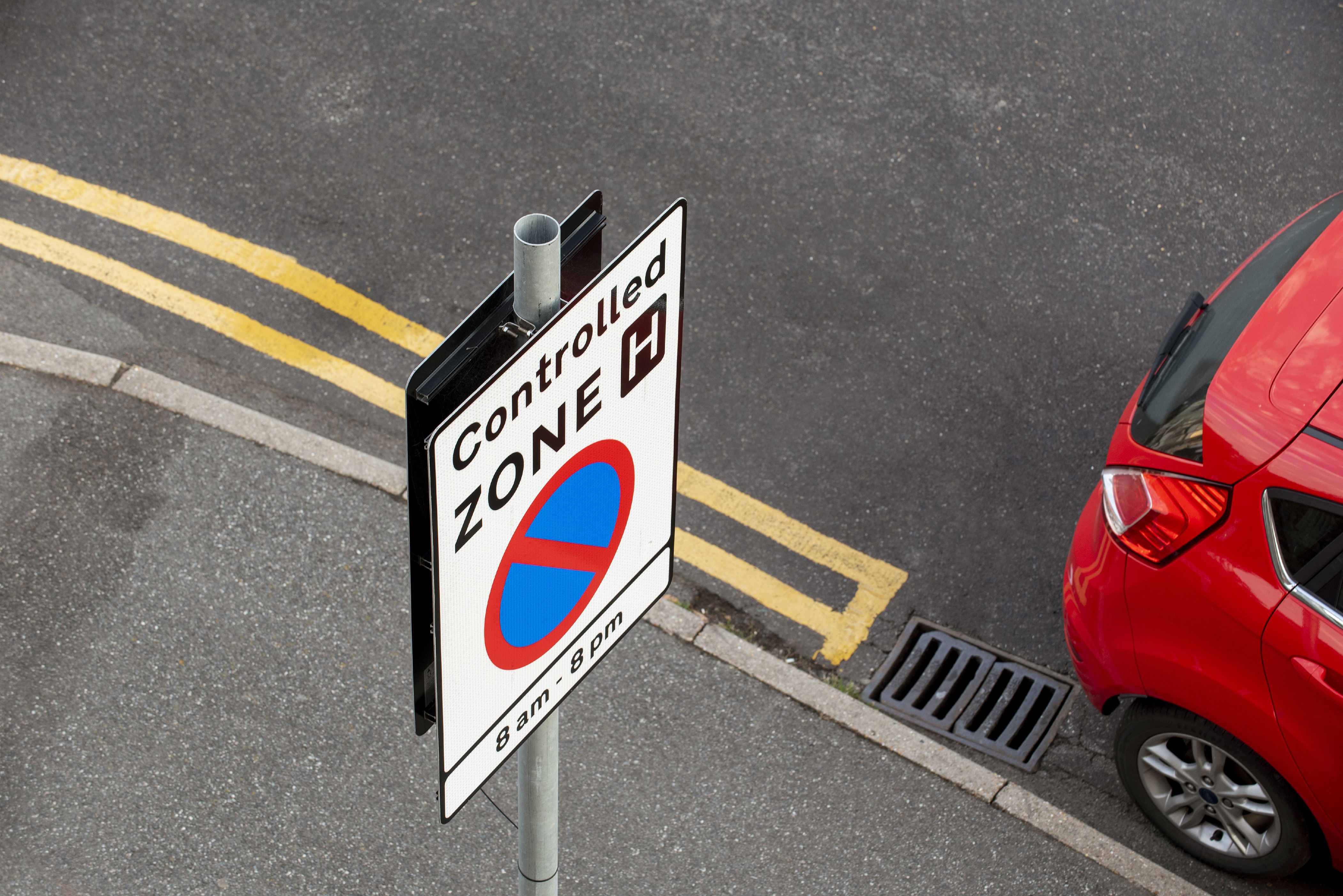 The rules on parking on double and single yellow lines explained