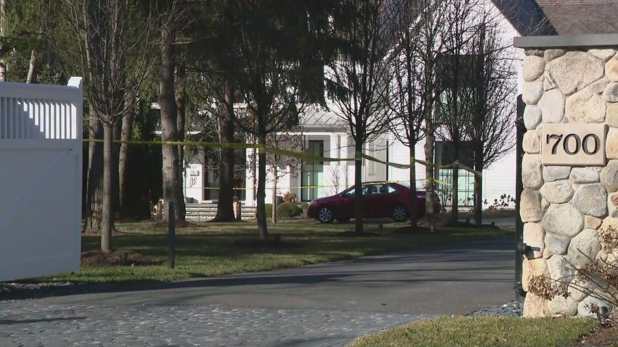 Winnetka police looking for suspects they say robbed a home at gunpoint ...