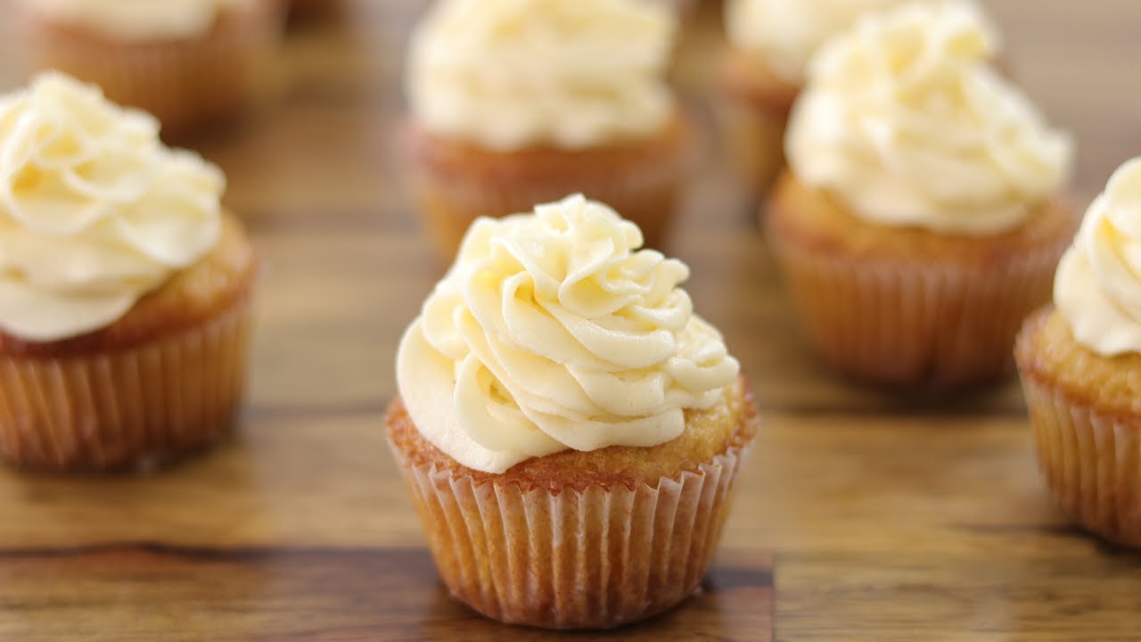 No mixer needed... vanilla cupcakes in 25 minutes