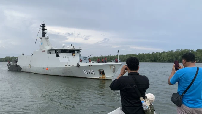 KRI Dorang-874 dan Satgas Trisila 2026 sandar di Timika