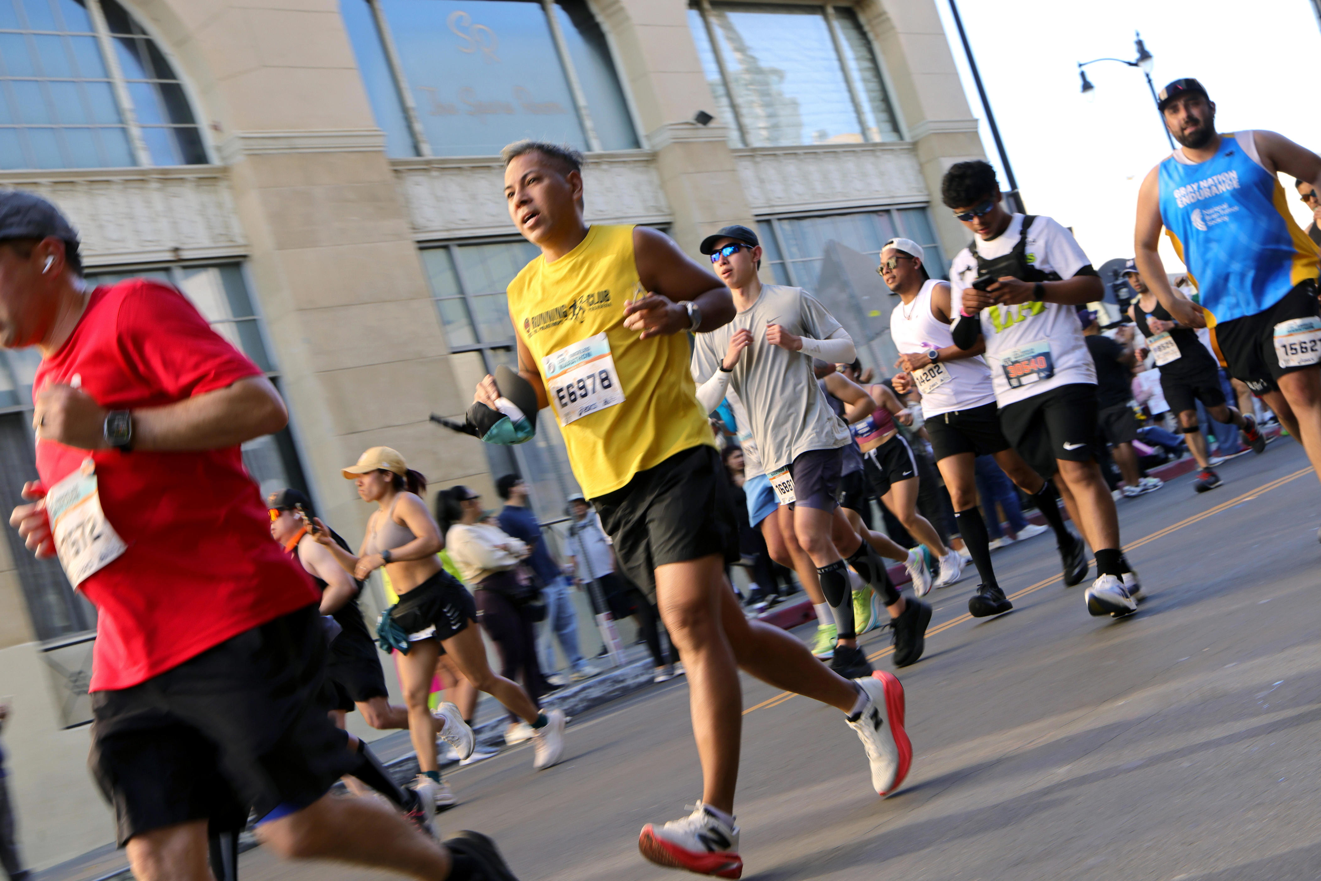 LA Marathon sees dramatic win for woman, 45, photo finish for men