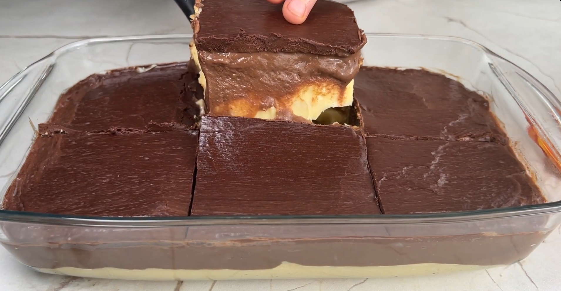 Homemade chocolate cake in 15 minutes soft and rich