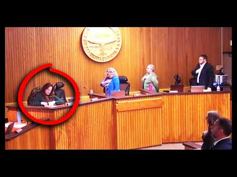Triggered city council member crashes out over Pledge of Allegiance