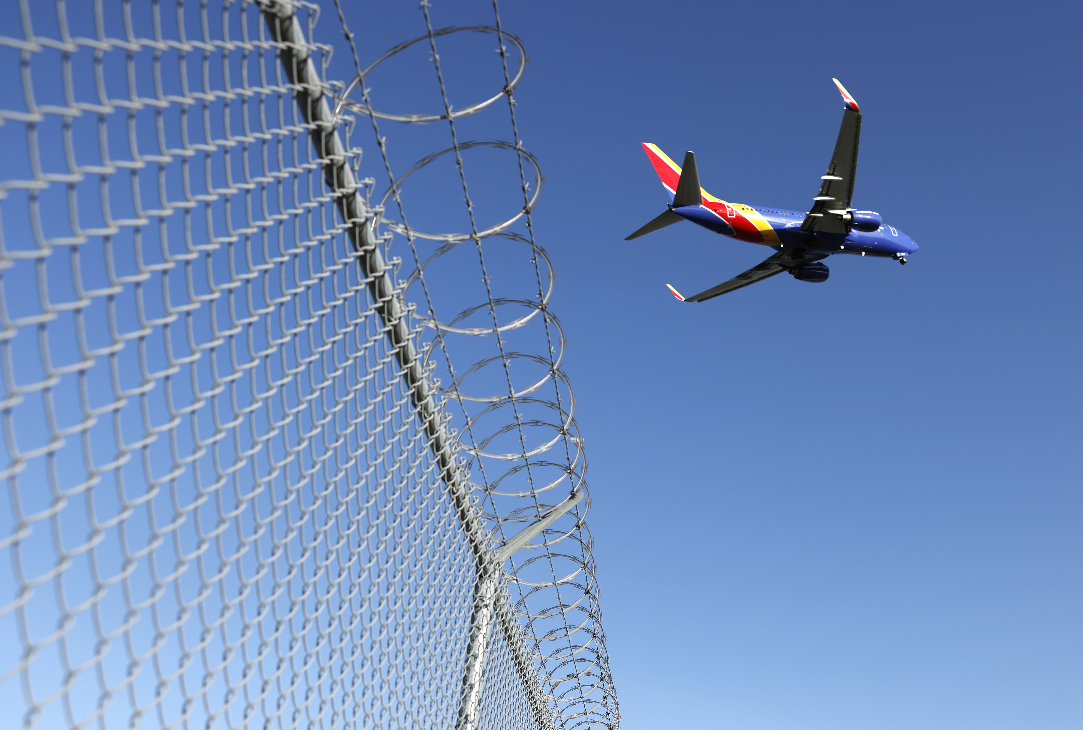 Security alerts hit US flights, airports amid terror fears
